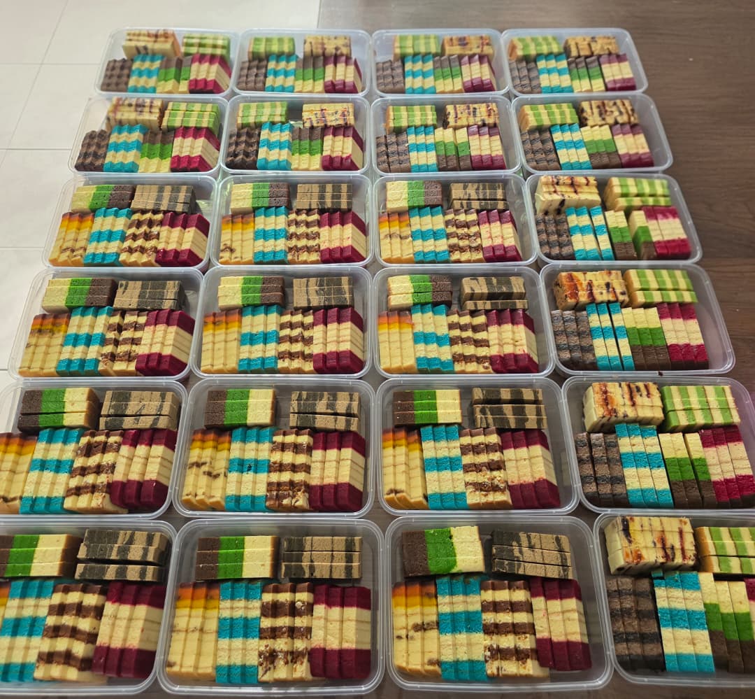KEK LAPIS SARAWAK MIX BOX ( RANDOM FLAVOUR) | AgroBazaar