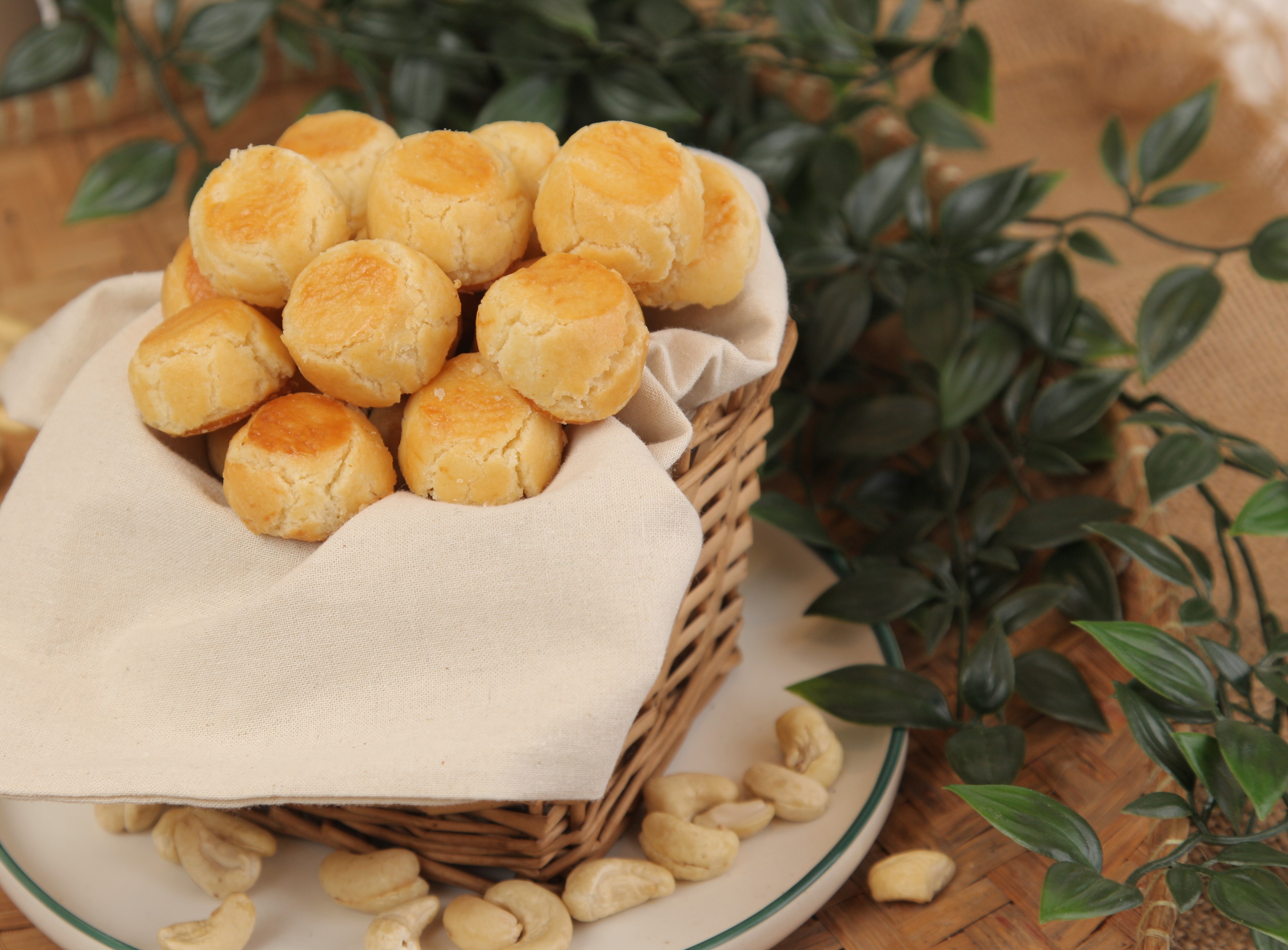 BISKUT BATIH - GAJUS (CASHEWNUT)