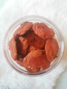 HIDAYAH COOKIES RED VELVET CHOCOLATE CHIP COOKIES